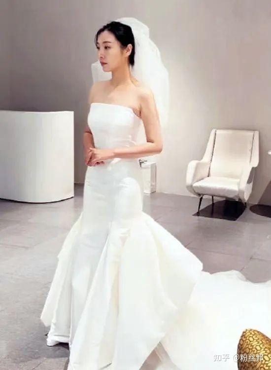 为照顾YJJ身高，女流婚礼穿3cm高跟鞋，夸赞老公穿西装“超级帅” - 知乎