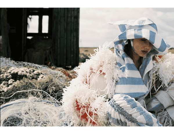 服装面料再造（篇八）— Nathan Moy使塑料篷布再生成为豪华的纺织品 - 知乎