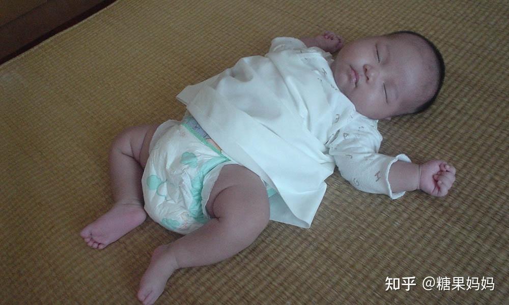 宝宝睡觉扭来扭去好似“贪吃蛇”,3个原因令娃不安,赶紧排除 知乎