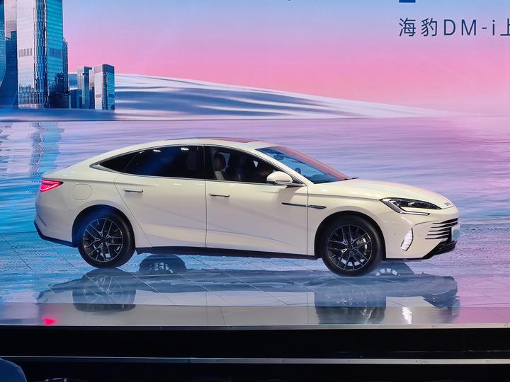 合资中型车的噩梦，比亚迪海豹DM-i正式上市，售价16.68万元起 - 知乎