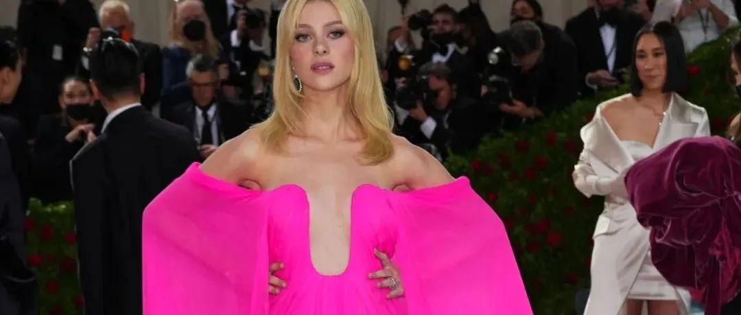 Hot Pink 是新的千禧粉 - 知乎