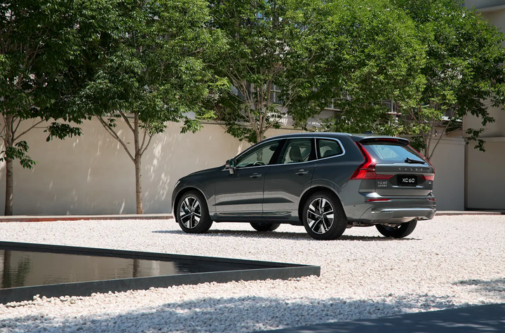 一口价干到25.49万，新版沃尔沃XC60标配四驱，选低配划算？ - 知乎