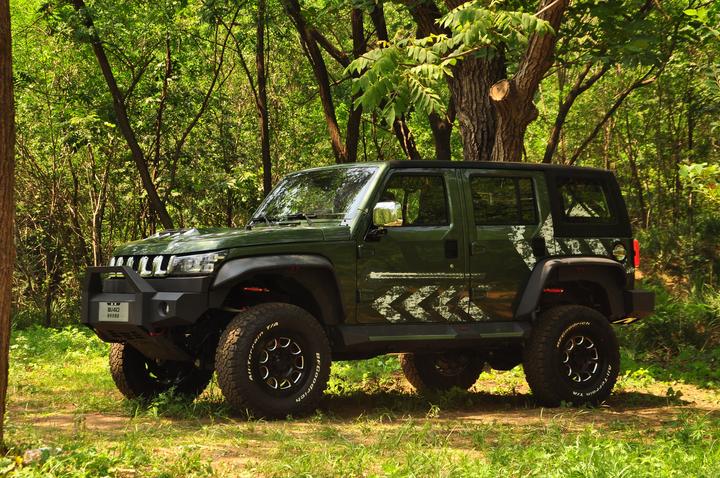 将改装升级完美合法化，北汽BJ40雨林穿越版实拍 - 知乎