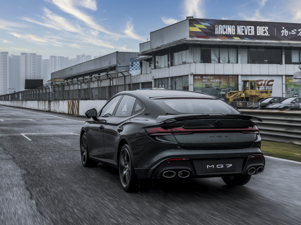 MG7三段式主动升降尾翼，不仅仅是颜值暴击 - 知乎