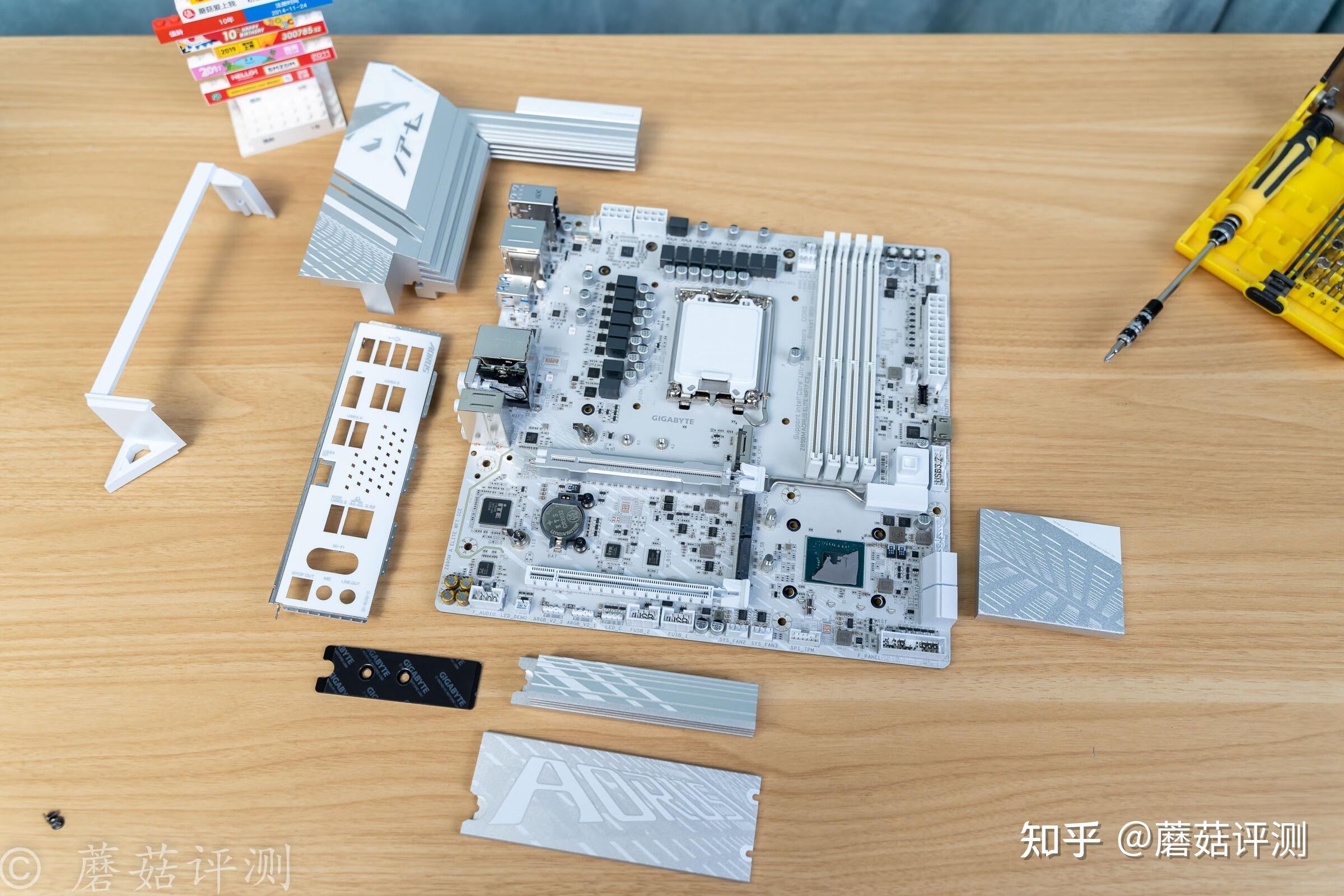 梦幻白装，打造小体积钢炮主机，技嘉冰雕Z890M AORUS ELITE WF7 ICE DDR5主板 拆解评测 - 知乎