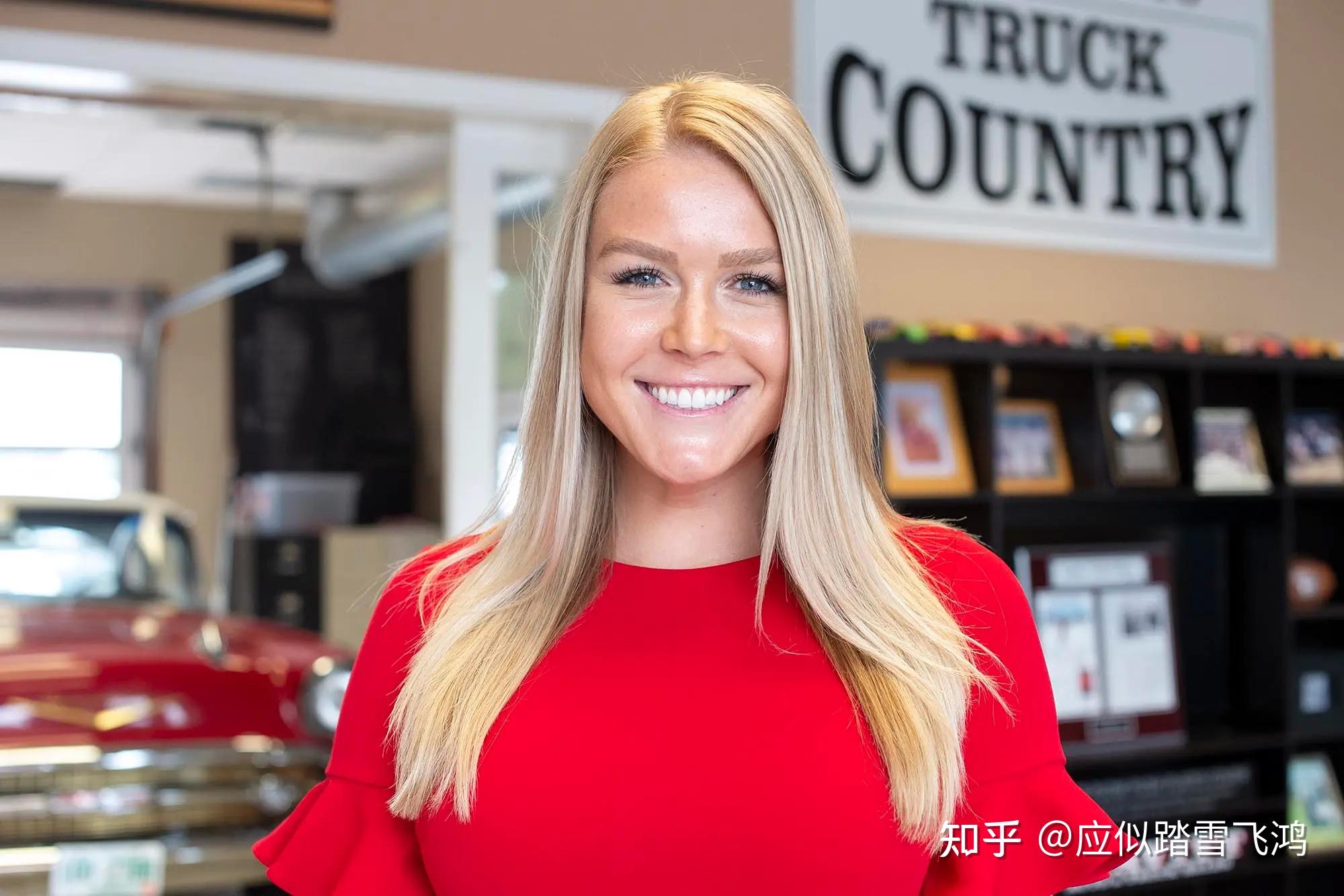 从冰激凌店到白宫讲台：最年轻白宫新闻发言人卡罗琳·莱维特的成长启示录 - 知乎