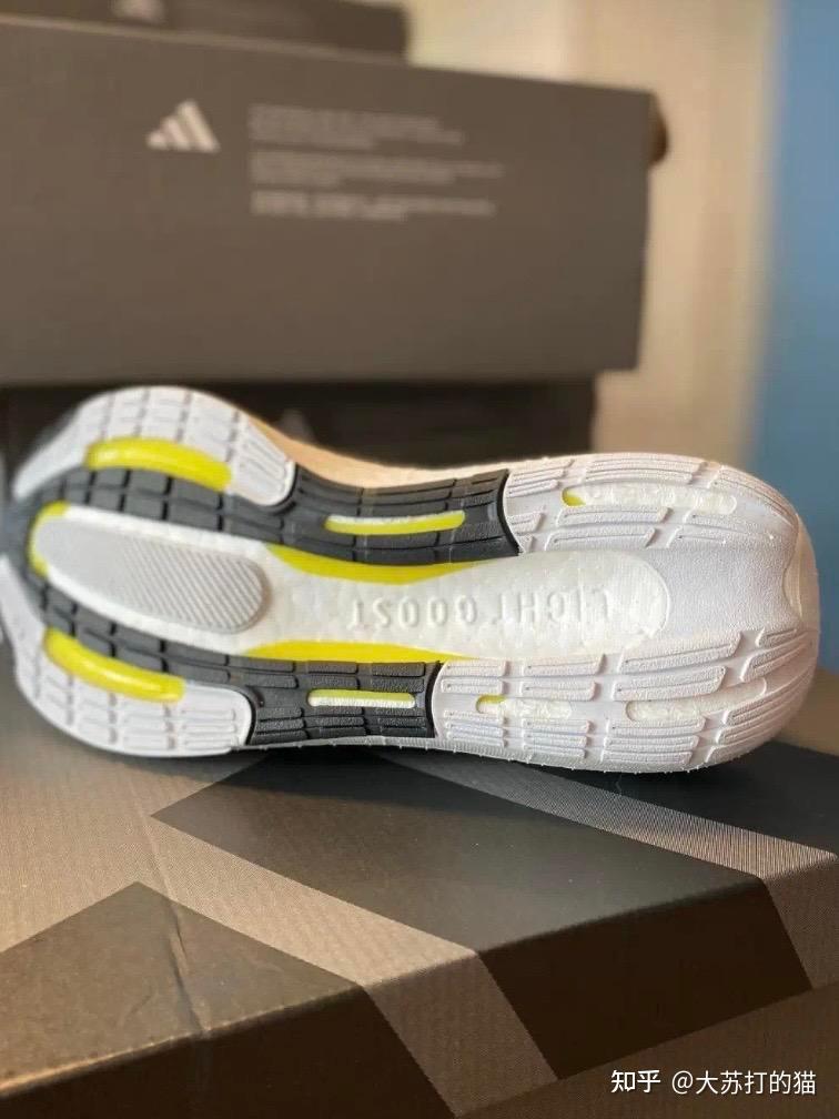 史上最轻！最新UB Light超厚boost！满满踩屎感！ - 知乎