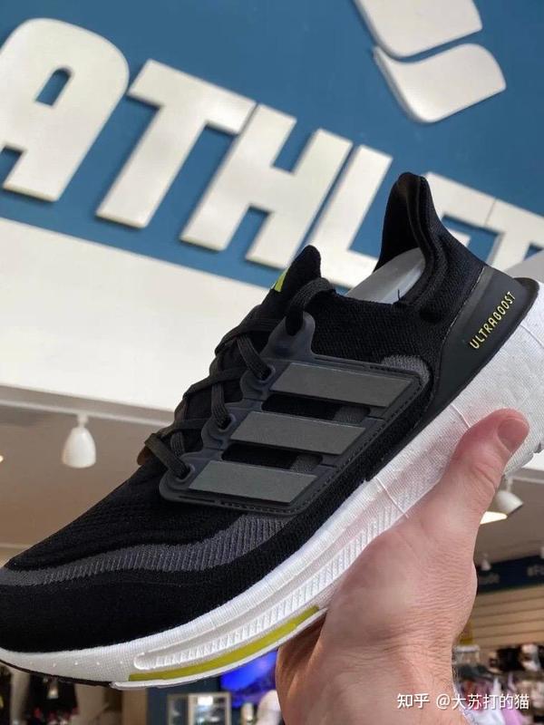 史上最轻！最新UB Light超厚boost！满满踩屎感！ - 知乎