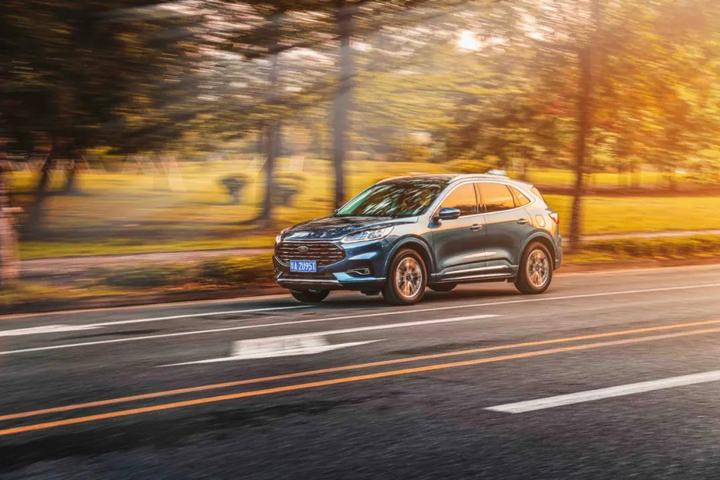 试驾福特锐际：全系2.0T+8AT、不到17万起售的真香SUV！ - 知乎