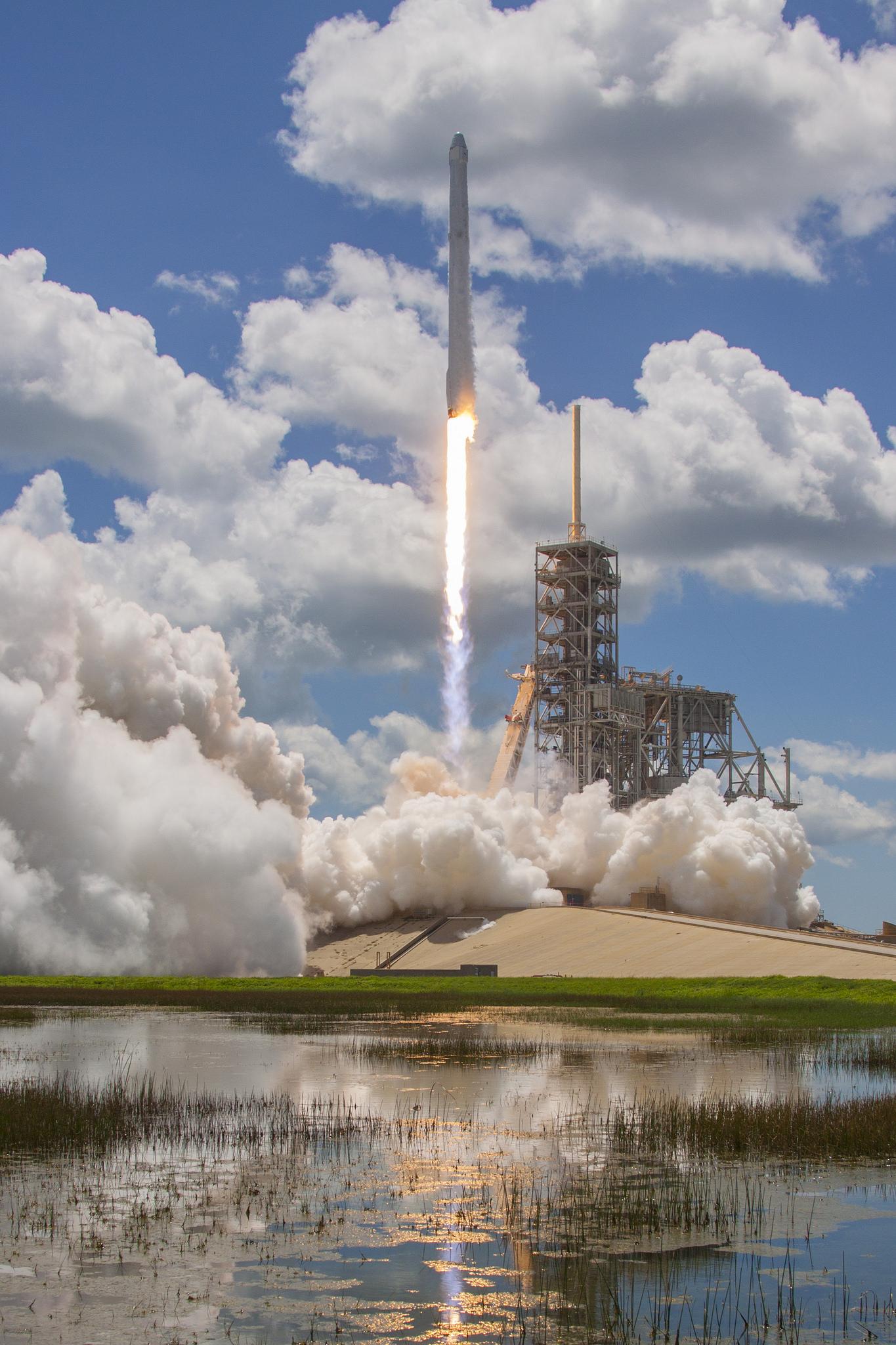 SpaceX，总有一股力量让你喷薄而起，飞向太空 - 知乎