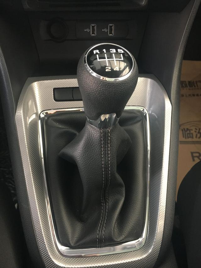 今天来看荣威全新小SUV RX3，1.3T顶配竟然裸车14万，厉害了我的威 - 知乎