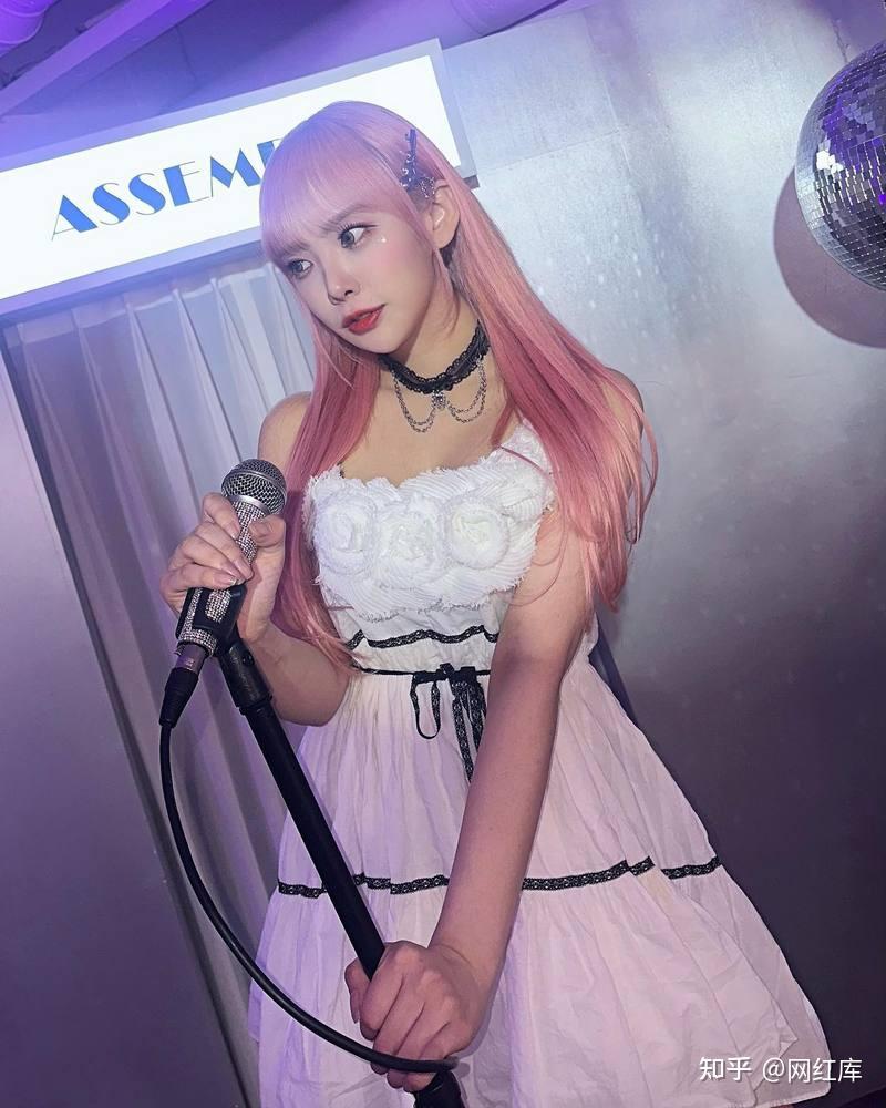 70万粉丝见证！Queen Dami 不仅颜值高，舞技也一流！ - 知乎