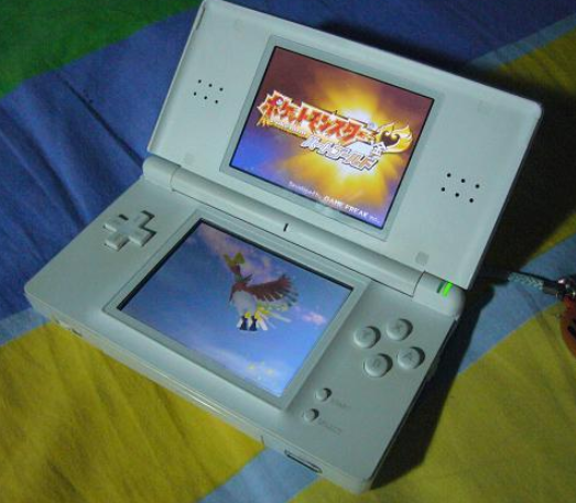 想玩GBA游戏，推荐买什么游戏机？