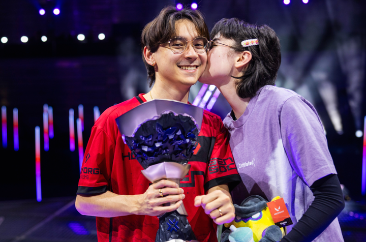 TenZ完成对患癌未婚妻的承诺！SEN击落GEN重夺冠军 - 知乎