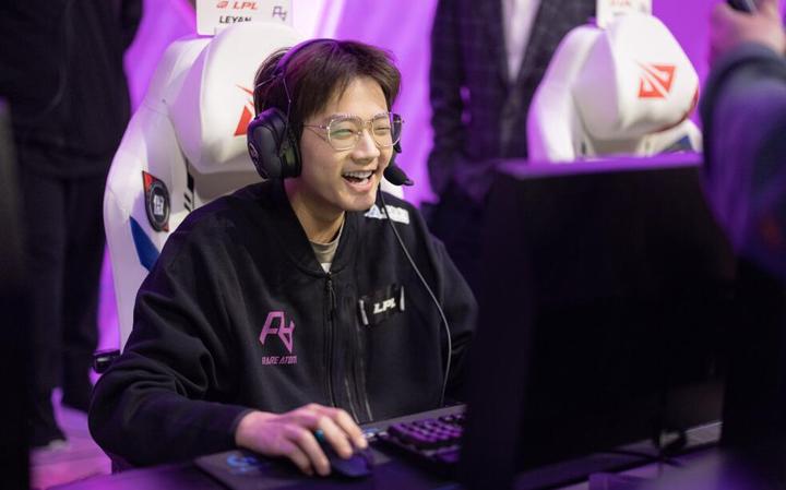 众解说热议RA翻盘IG：iBoy太顶了！乐宝该借钱请队友吃个饭 - 知乎