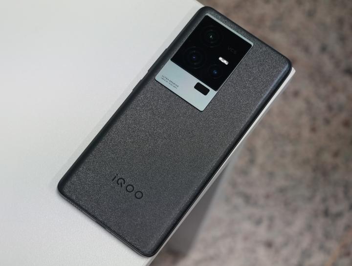 2023年双11游戏手机推荐：3799起的iQOO 11S值得买吗？iQOO 11S上手体验及测评：性能强劲，游戏体验出色的手机~ - 知乎