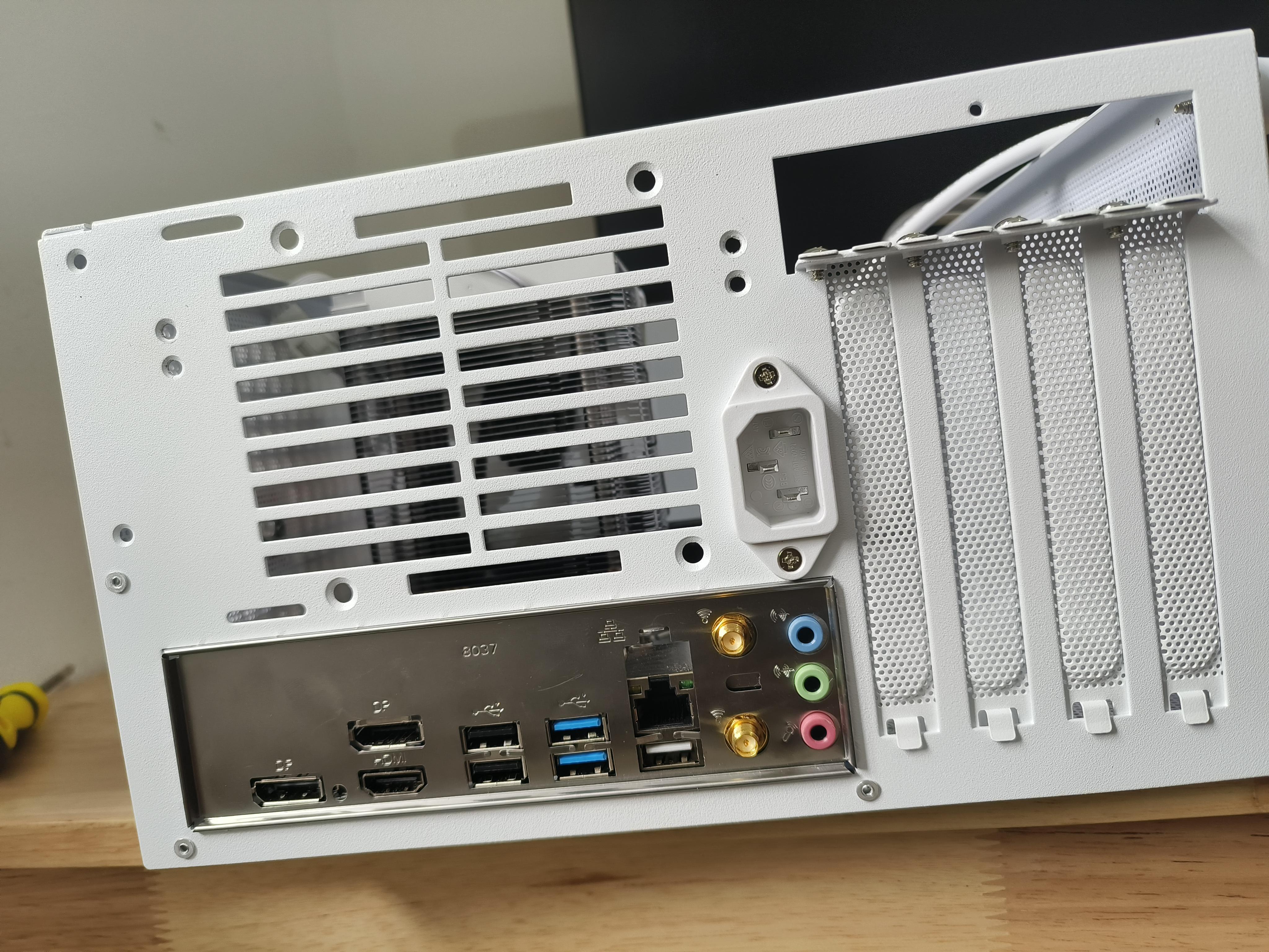 3千块组的巴掌大ITX纯白主机，百万跑分，3A流畅运行 - 知乎