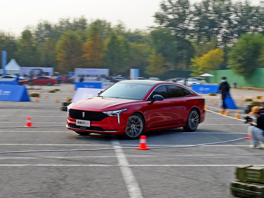 动力表现充沛，搭配AT变速箱，抢先试驾奔腾B70 2.0T - 知乎