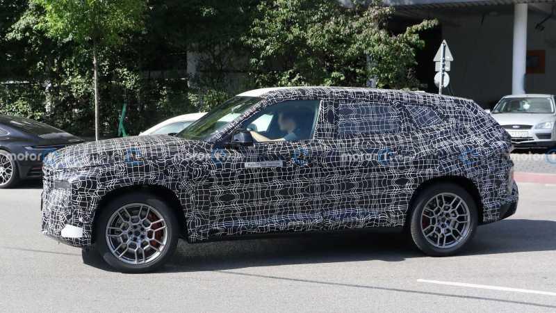 【宝马XM最新谍照 有望年底全球首发/搭载4.4T V8插混动力系统】 - 知乎