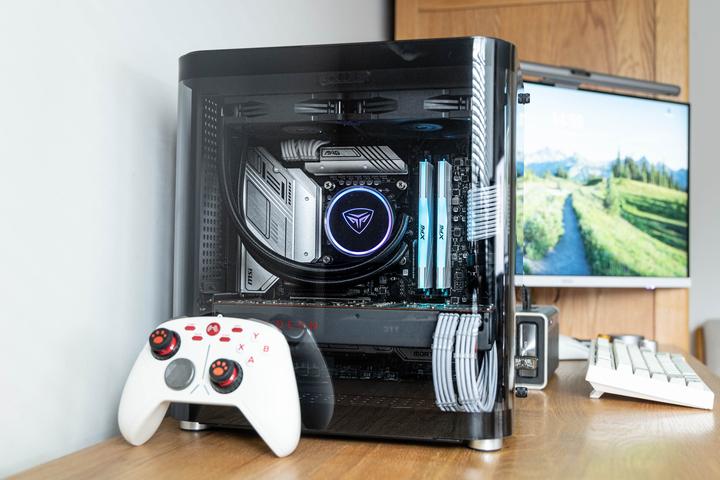 质感高级，弧形观景玻璃，乔思伯TK1机箱是懂玩家的 - 知乎