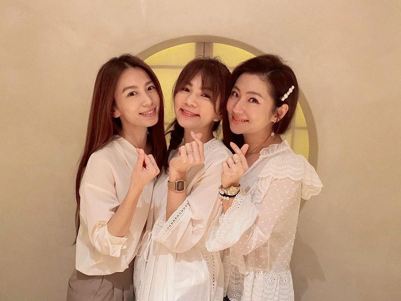 39岁SHE成员任家萱Selina经历烧伤疤痕离婚斩断8年情：仍相信爱情 - 知乎