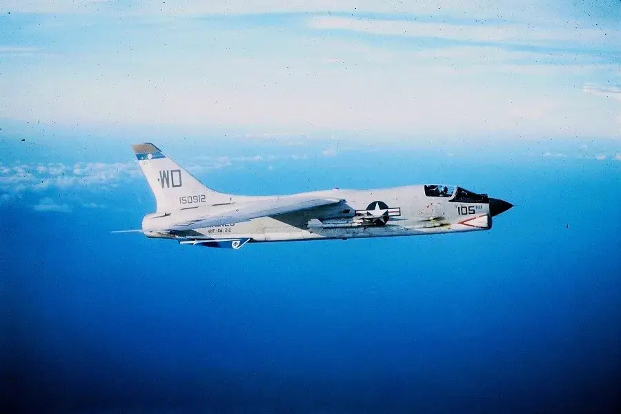 如何评价A-7攻击机? - 知乎