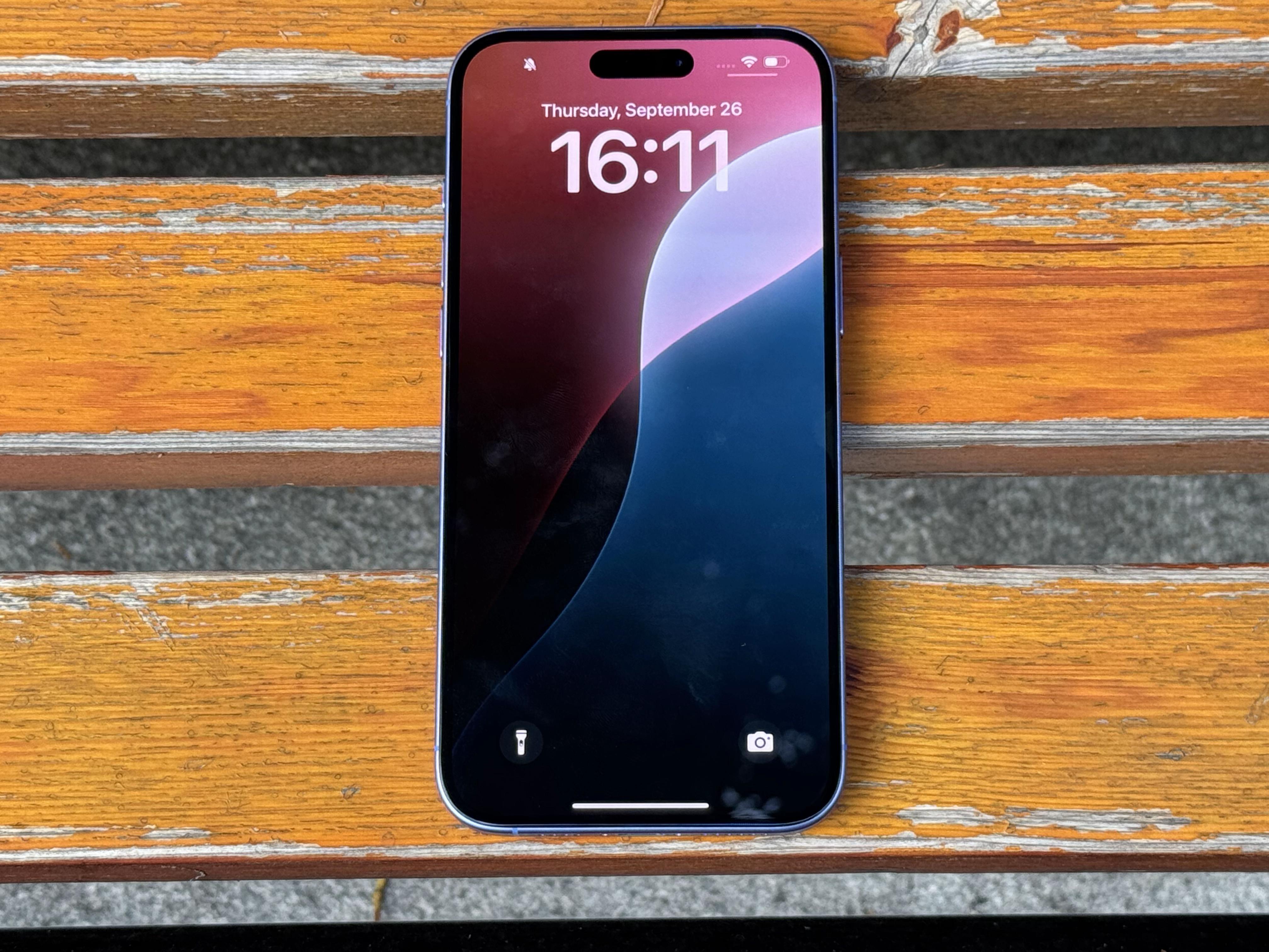 苹果 16 和 16pro 的区别是什么呢？该怎么选性价比高呢？ - 知乎