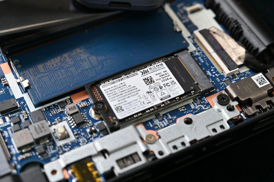 ThinkPad E14 2025评测：硬盘换上长江存储PC411，性能续航双提升 - 知乎