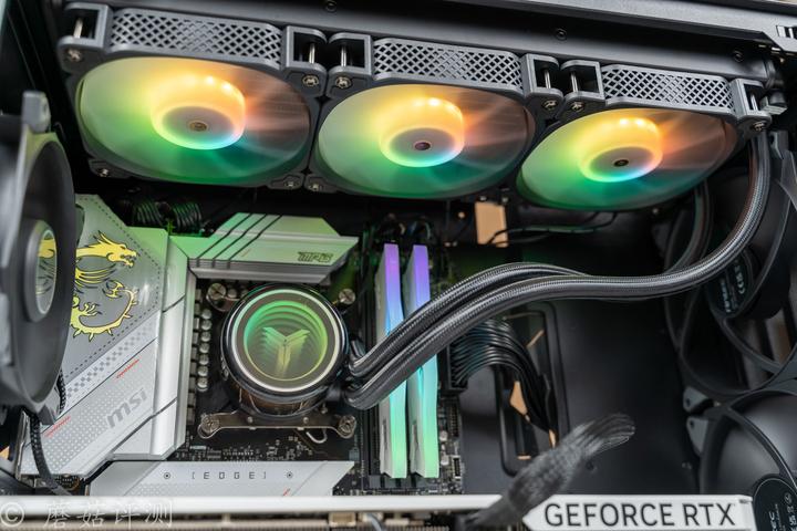 灯效酷炫，轻松压住13600K，乔思伯TW7-360黑色光影鼓幻彩一体式水冷 评测 - 知乎