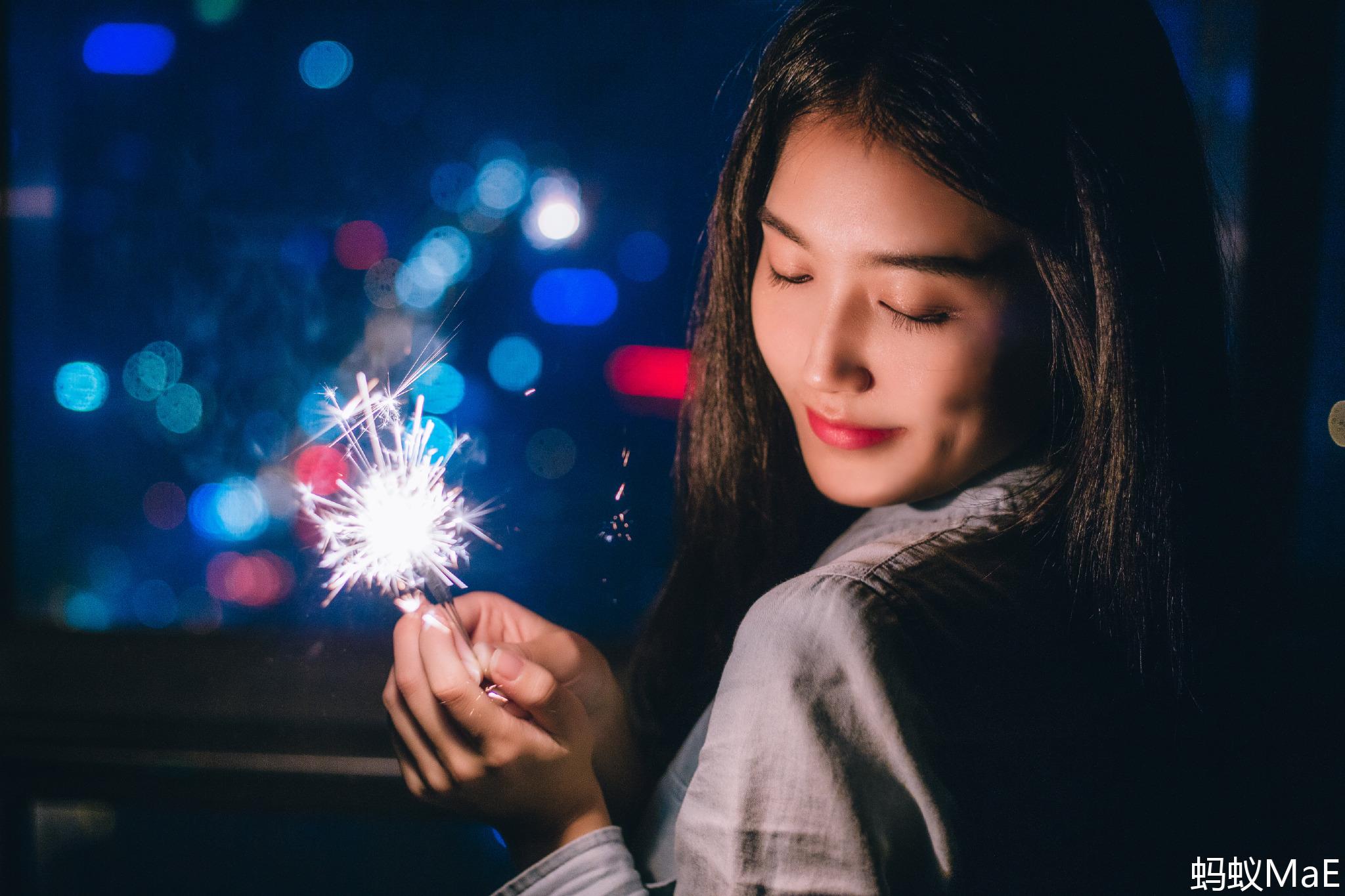 如何把手持烟花的妹子拍好看？ - 知乎