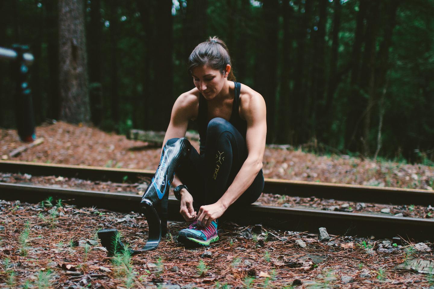 Kelly Bruno：截肢后的她，却相继完成了铁人三项、100英里超马 | 2XU人物 - 知乎