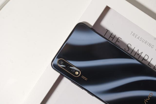 vivoZ5体验，配置全面，中端机的鼎立制作 - 知乎