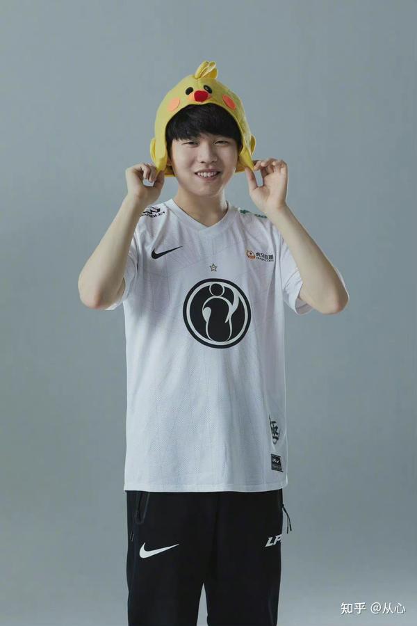 UZI和他目前最接近的击杀数挑战者Rookie的击杀数变迁 - 知乎