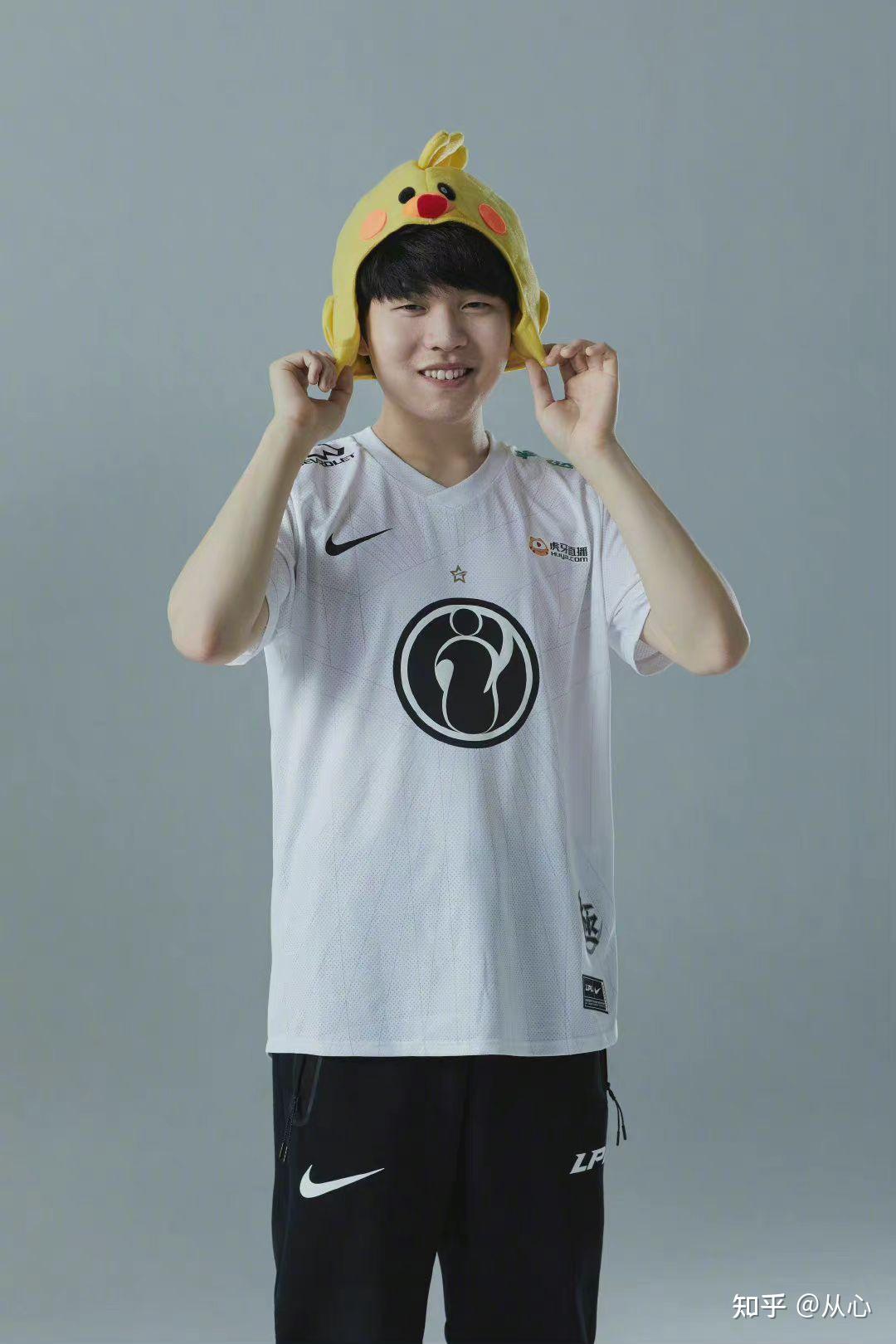 UZI和他目前最接近的击杀数挑战者Rookie的击杀数变迁 - 知乎