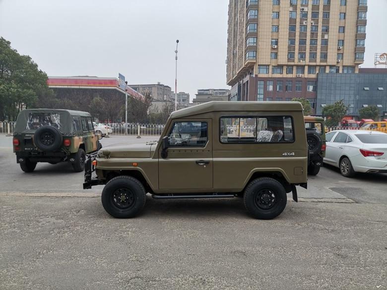 新款BJ212三门版已到店，外观依然硬核，内饰有突破，配三菱1.5T - 知乎