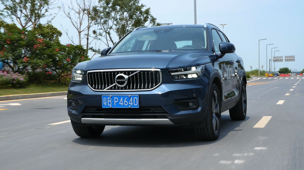 三款豪华SUV推荐 30万预算买它们准没错 比BBA值 - 知乎