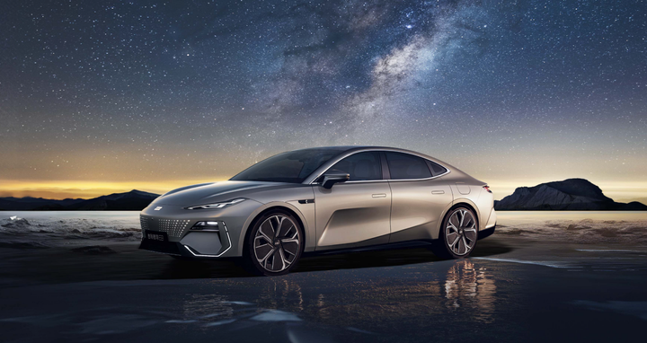 17.58万起售，标配45英寸8K大屏+8295芯片，吉利银河E8购车手册 - 知乎