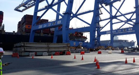 “Milano Bridge”号大型集装箱船在停靠釜山港码头时发生意外 - 知乎