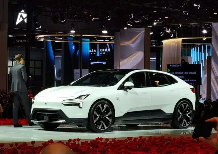 极星4亮相于上海车展，Flym Auto Core成为新车最大卖点 - 知乎