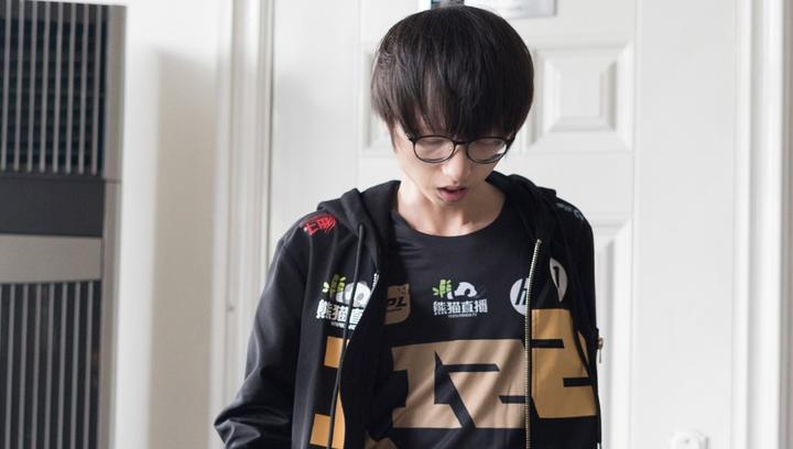 “是RNG先违约，我才摆烂的”，MLXG回应争议，并且向观众道歉 - 知乎