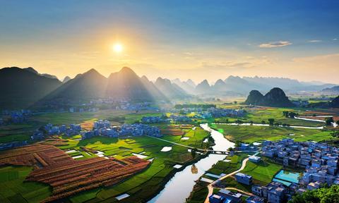 unable to configure the Docker daemon with file /etc/docker/daemon.json: invalid character 'Â ...