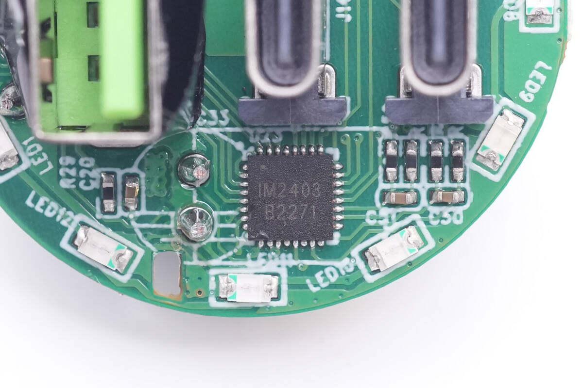 拆解报告：MOMAX摩米士100W 2C1A快充车充UC17 - 知乎