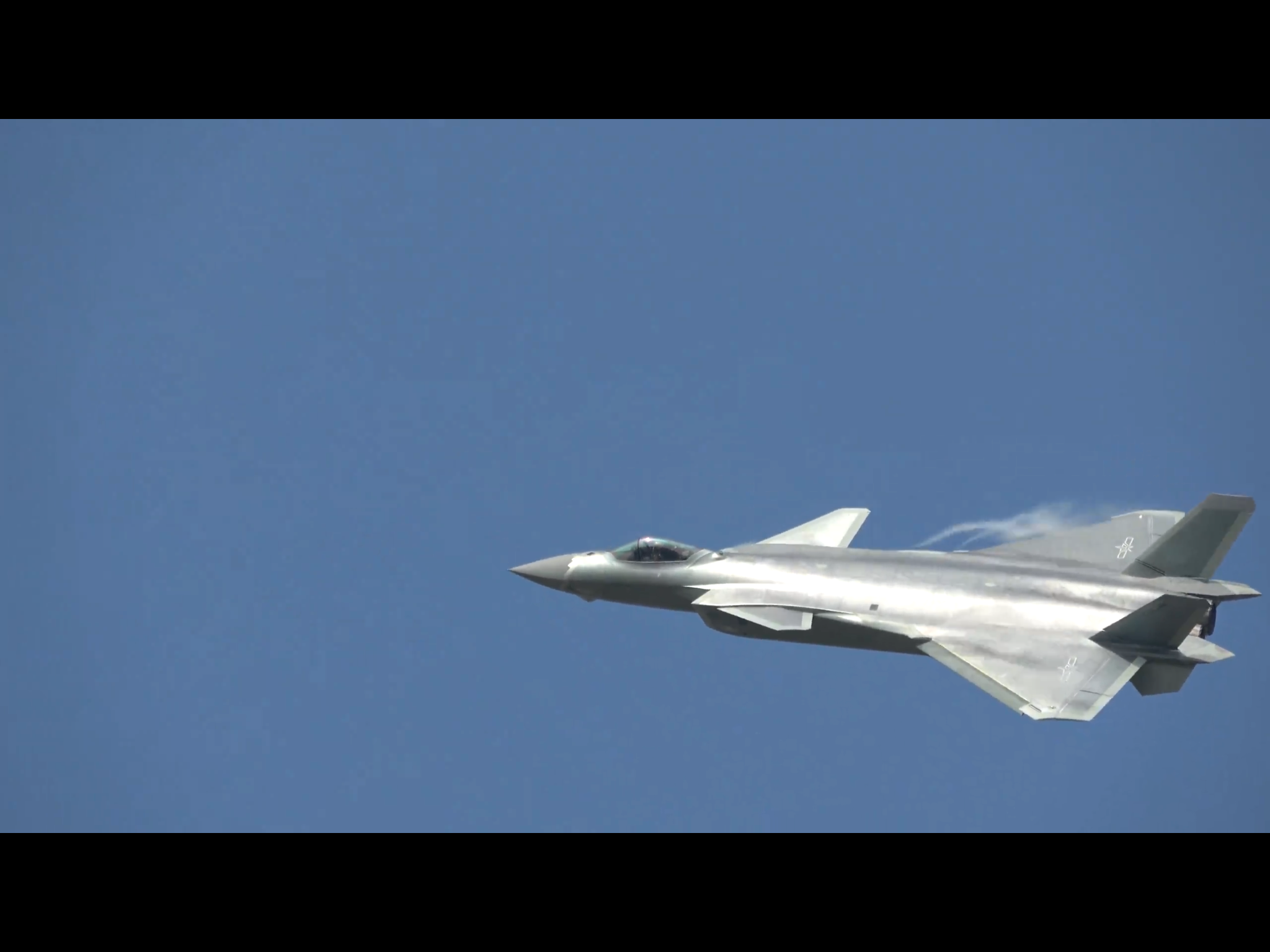 如何评价 2016 年 11 月 1 日上午珠海航展上的 J-20 飞行展示？ - 知乎