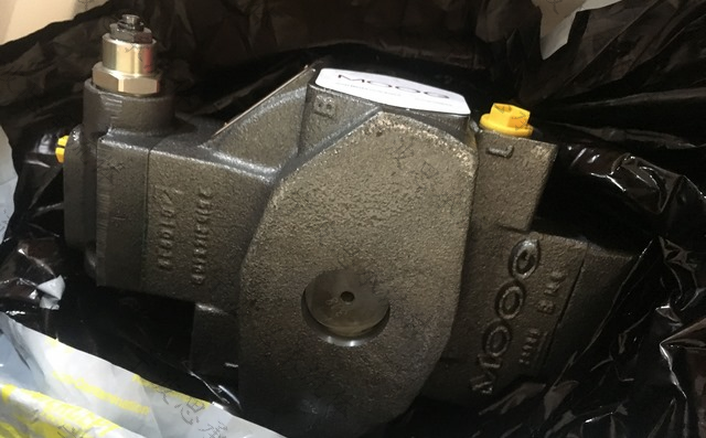 穆格径向柱塞泵D953-2039-10 - 知乎