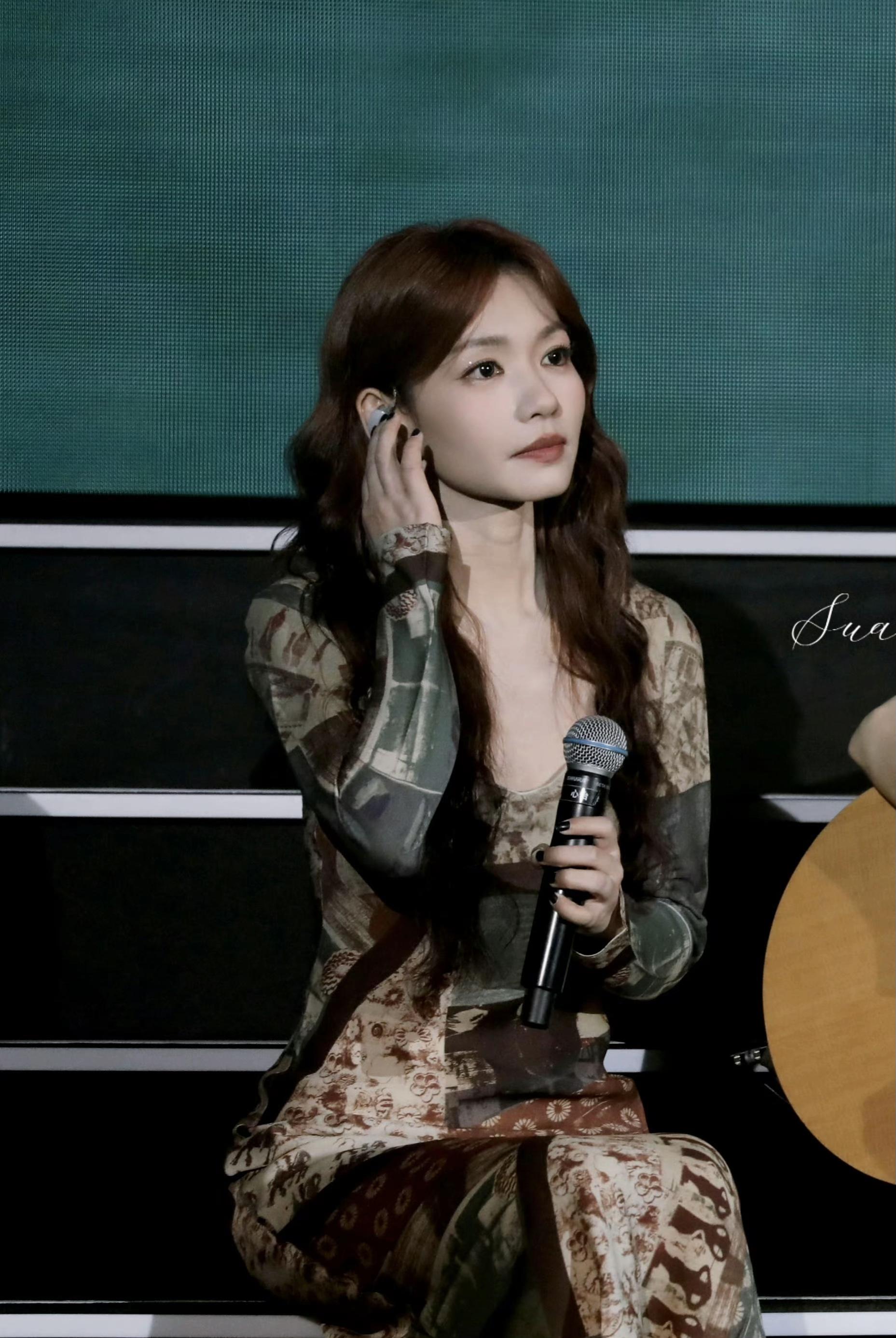 你们怎样评价房东的猫主唱王心怡的颜值呢? - 知乎