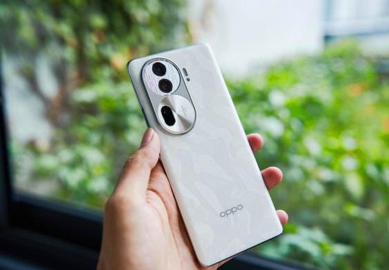 大杯搭载骁龙8Gen2+潜望长焦，疑似OPPO Reno12系列曝光或下月见 - 知乎