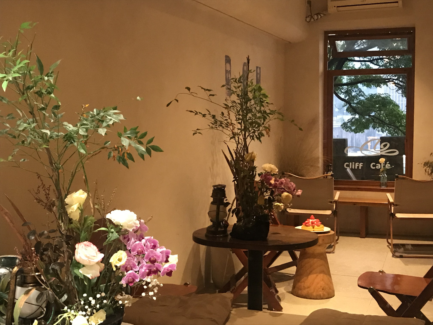 Cliff Cafe｜山城小店——守护喧嚣里的温柔 - 知乎