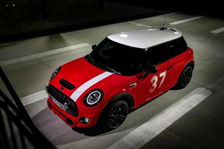 致敬传奇冠军赛车手 MINI COOPER S特别版官图发布 - 知乎