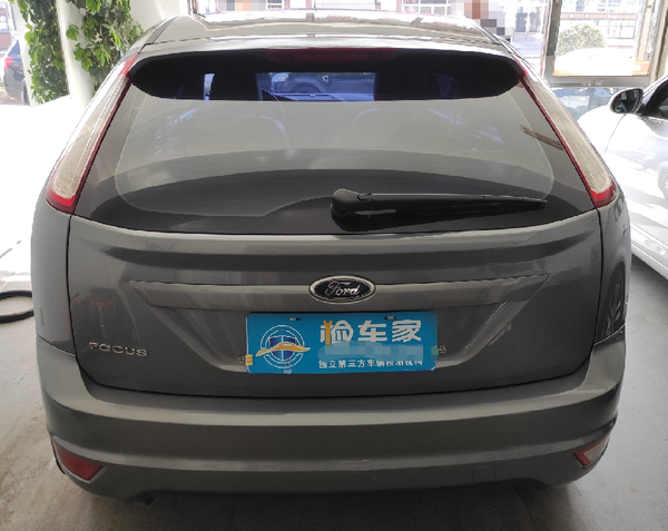 报价才2万块的福特福克斯，便宜一万买主都不要！看到安全带秒懂 - 知乎