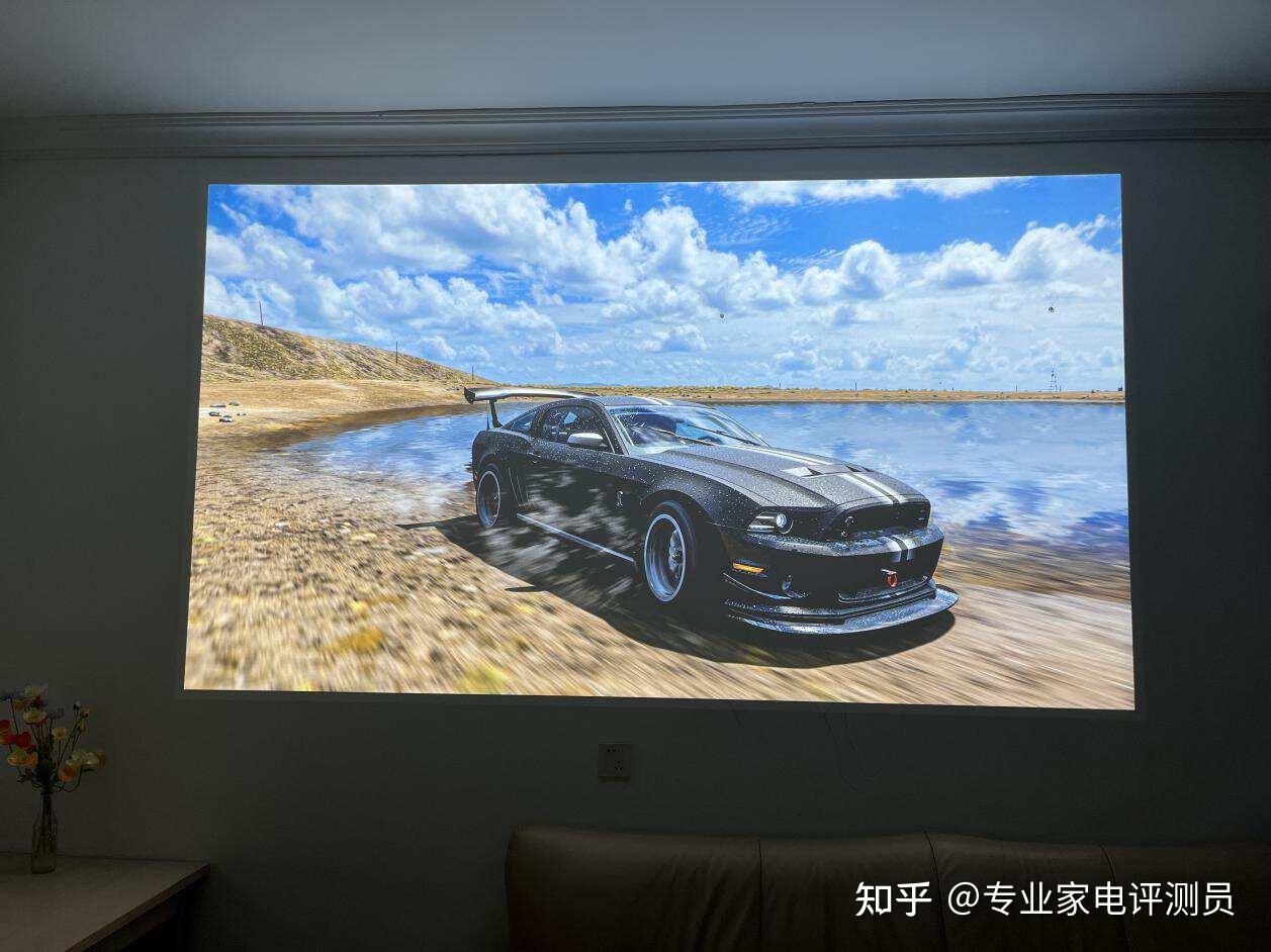 家用投影机怎么选？极米RS Pro 3 评测，超级混光满足了我对投影仪的所有想象！